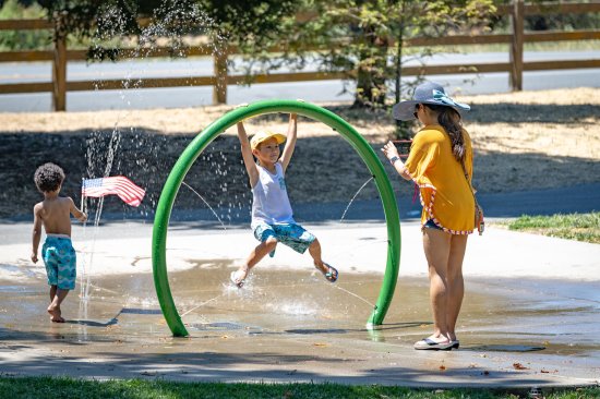 Heatwave fun at the Moraga Commons splash pad | Moraga